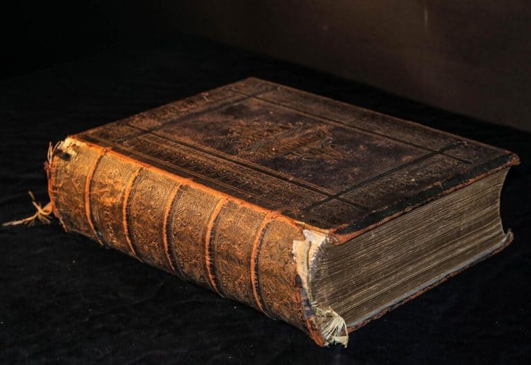 How to Date Antique Books – What's Your Book Worth?